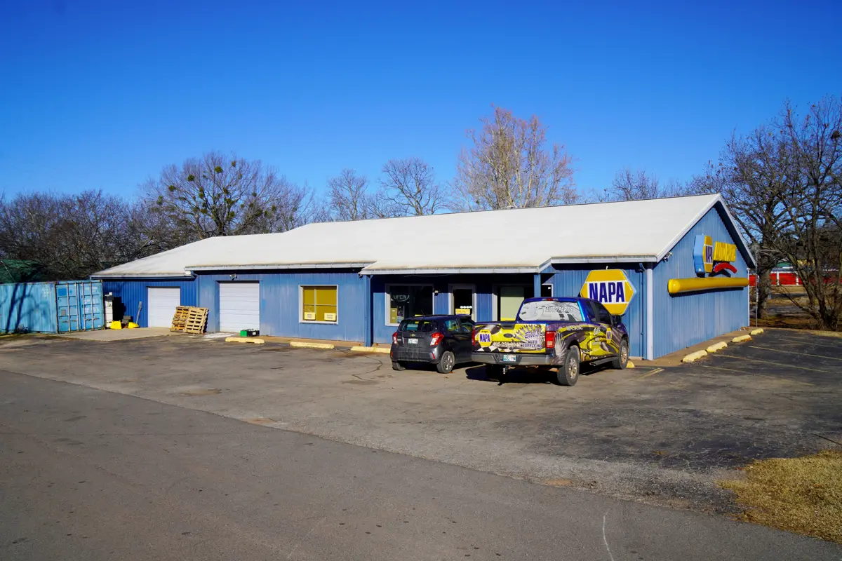 Commercial Building for Sale in Chandler, OK | Prime Location